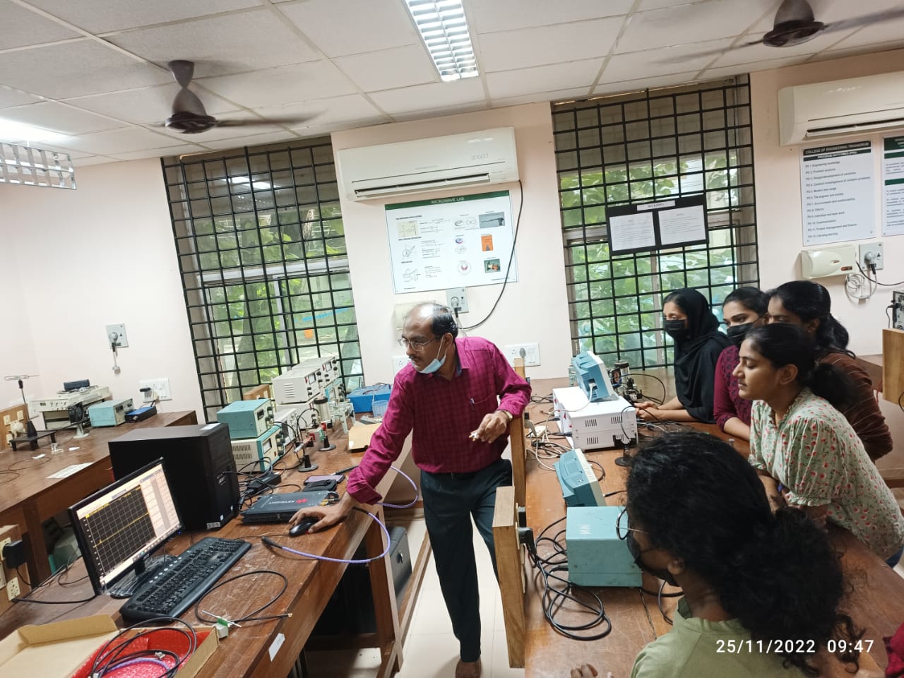 Vector Network Analyser (VNA) measurements and Open EMS electromagnetic field solver ...